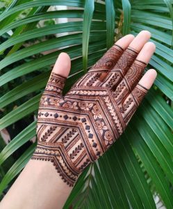 Explore 15 Beautiful Left Hand Mehndi Designs Today